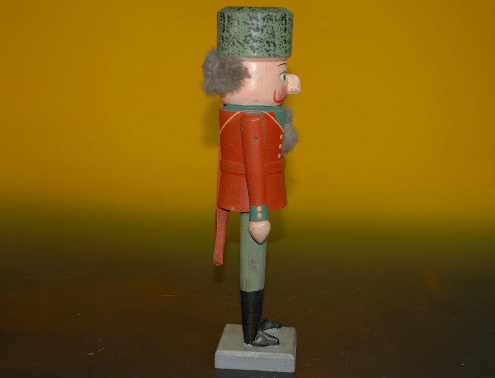 Erzgebirge Füchtner nutcrackers * hunter height 11.8 inch * at 1900