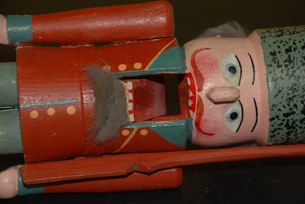 Erzgebirge Füchtner nutcrackers * hunter height 11.8 inch * at 1900