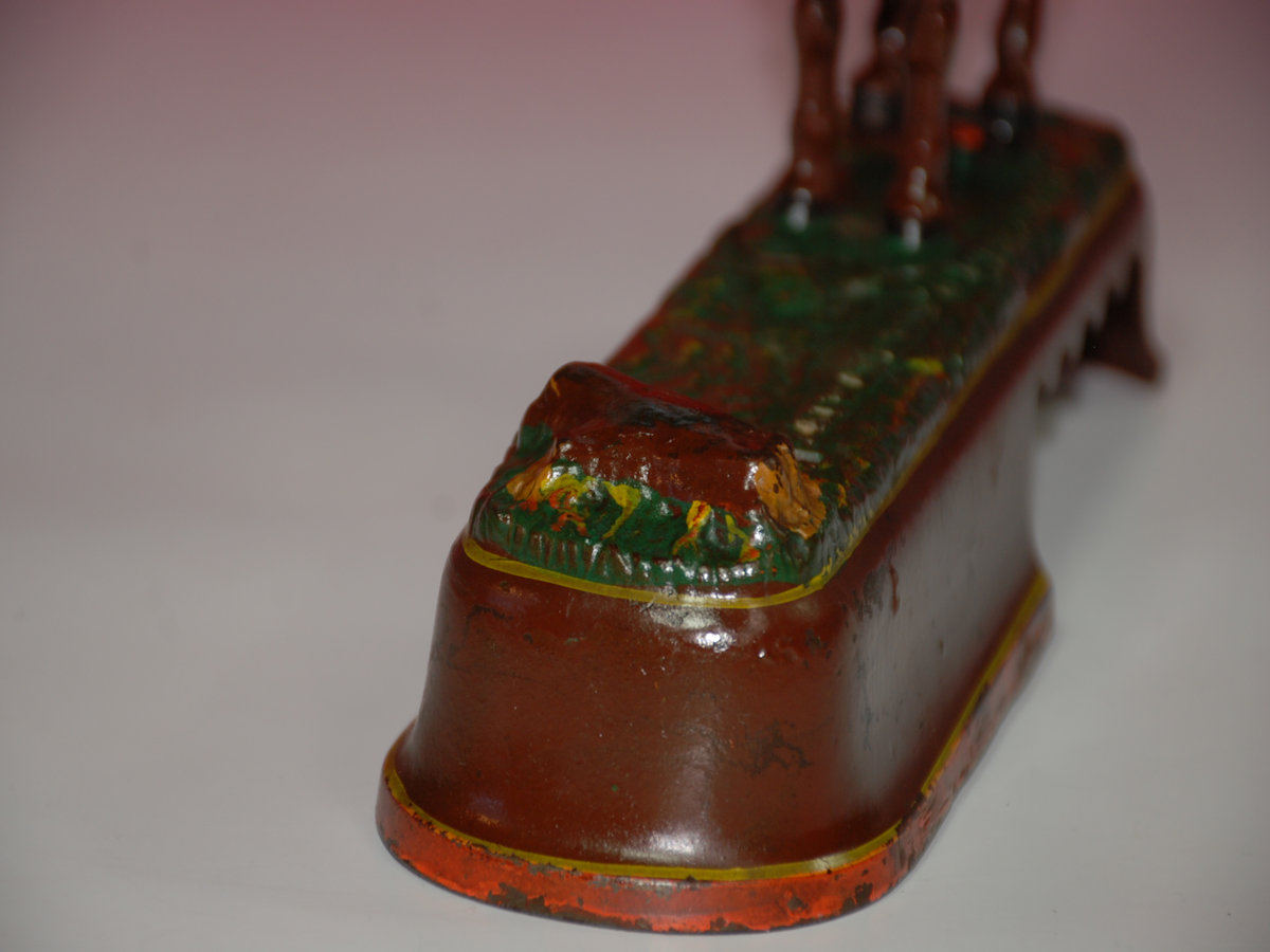 Victorian cast iron money box - credittyred