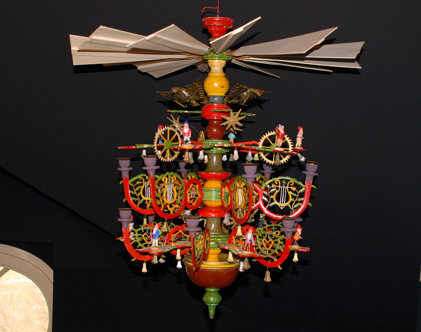 antique Annaberger hanging pyramid with figures of Lahl