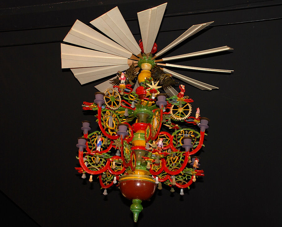 antique Annaberger hanging pyramid with figures of Lahl