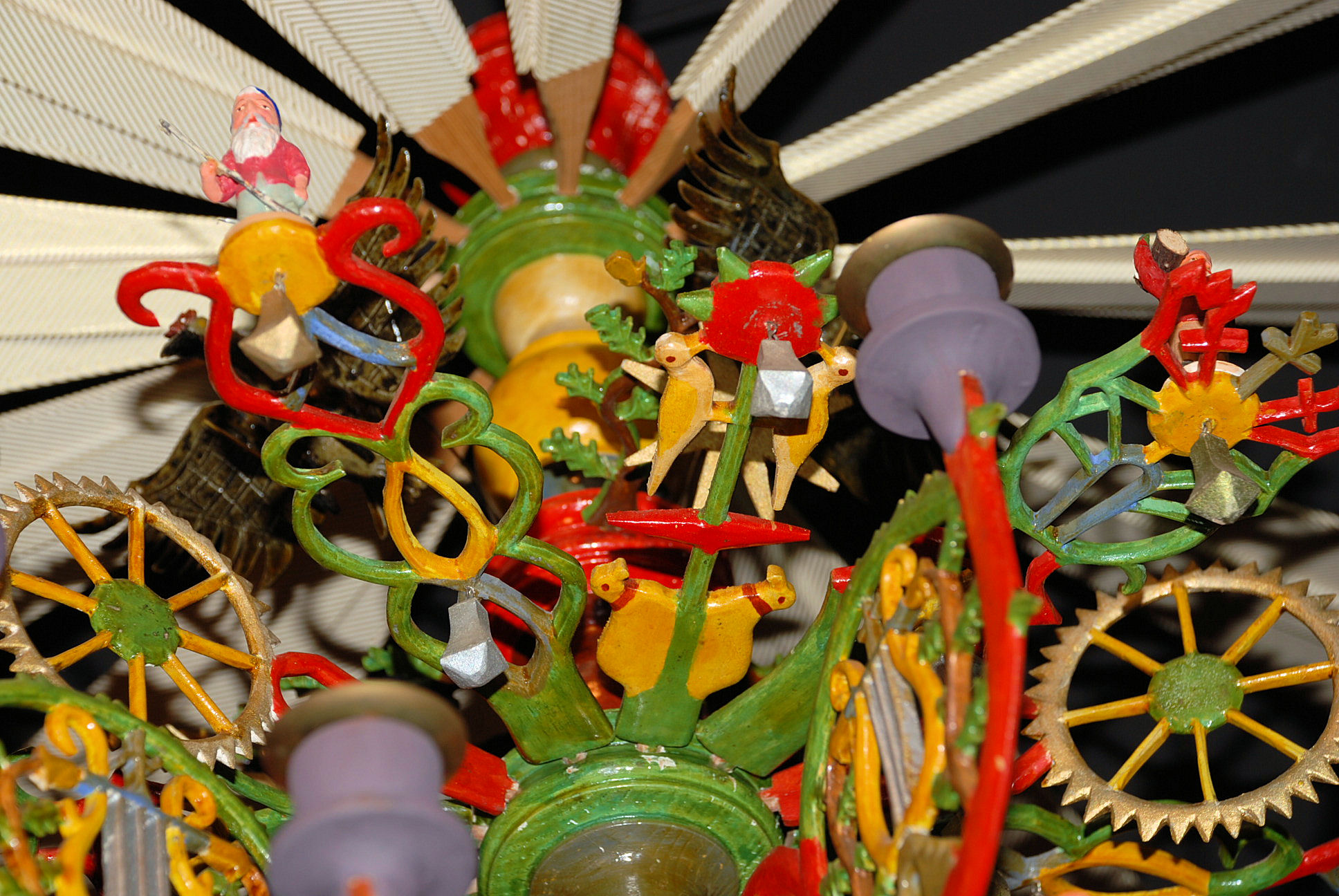 antique Annaberger hanging pyramid with figures of Lahl